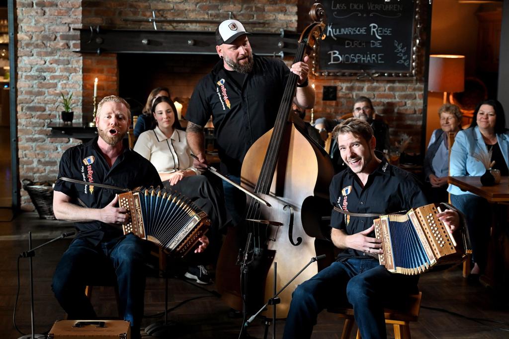 «Potzmusig» mit Volksmusik aus dem Entlebuch - Medienportal - SRF