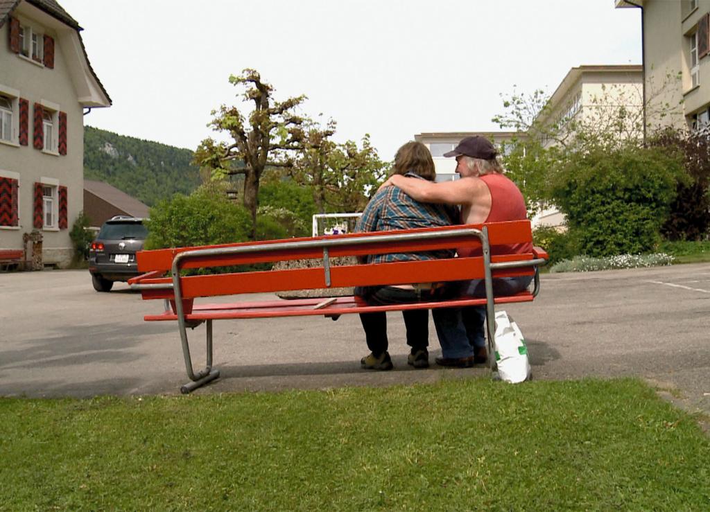 «DOK»: Ganz unten – Ein Ort im Jura, wo scheitern erlaubt ist ...